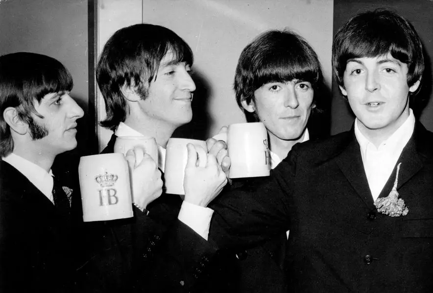 10 kouvèti Beatles ki pi bon pase orijinal yo