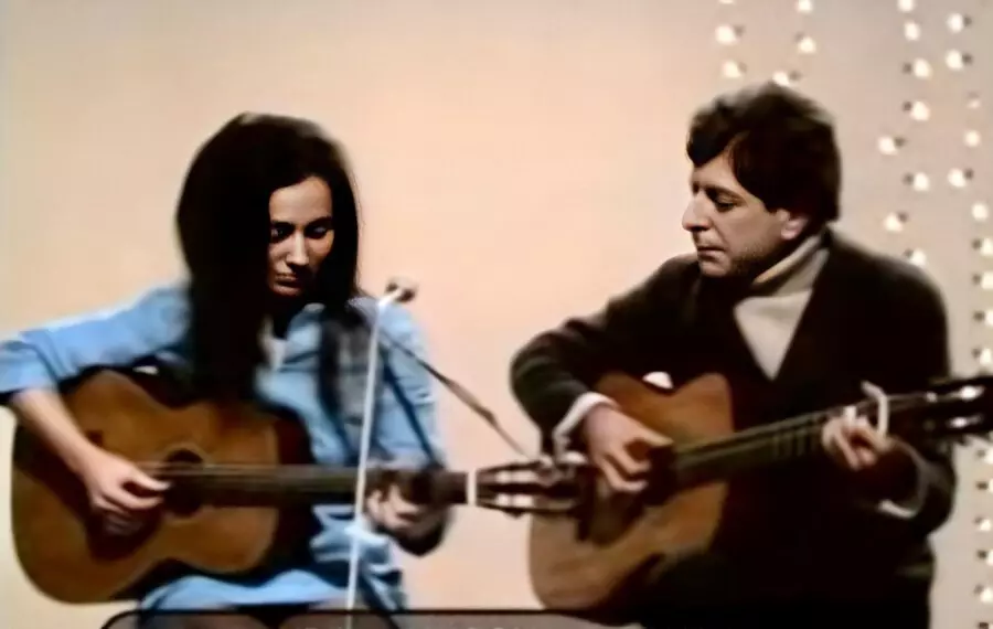 Leonard Cohen en Julie Felix duet op Britske tv yn 1968