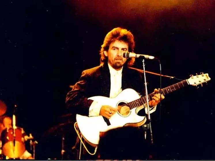 George Harrison akiimba 'Isn't It A Pity' huko Japani 1991
