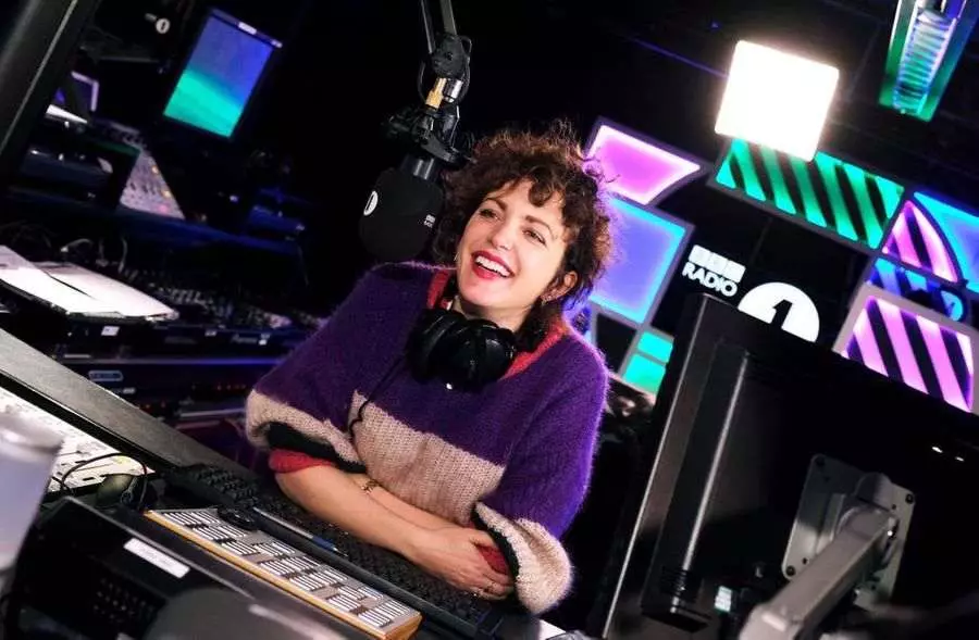Annie Mac thông báo BBC Radio 1 rời đi sau 17 năm