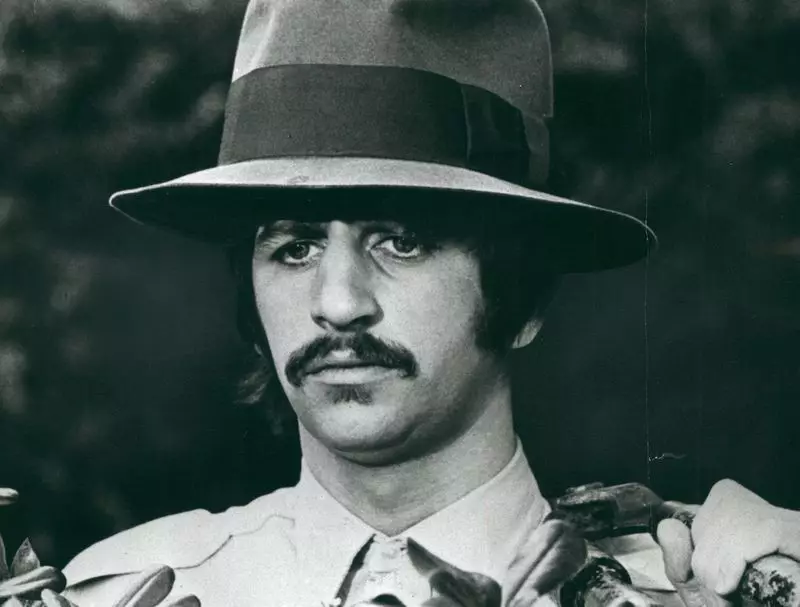Ringo Starr awọn orukọ ẹgbẹ "Gbẹhin 1960 Flower Power".