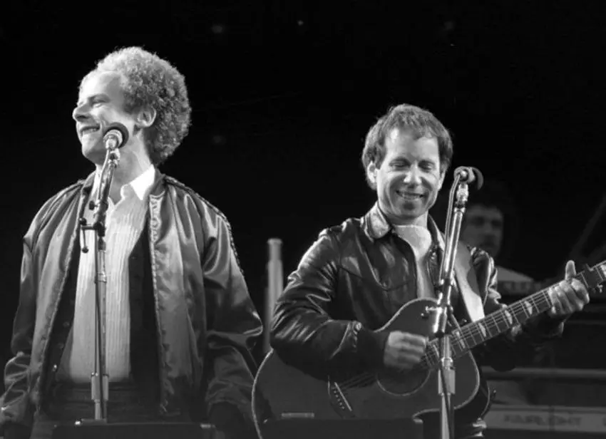 Simon & Garfunkel opfører 'American Tune' i Central Park