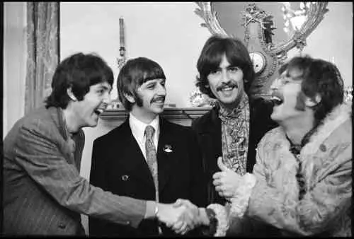 „The Beatles at Brian Epsteinâs House” - Linda McCartney, Londra, 1967