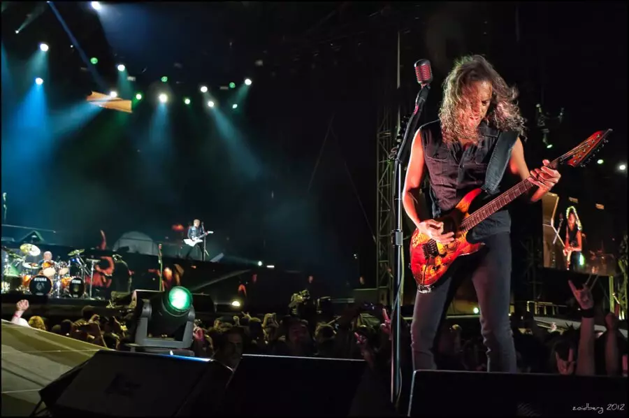 La kanto inspiris Kirk Hammett de Metallica por formi grupon