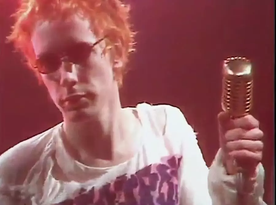 Nuair a thosaigh na Sex Pistols ar Top of the Pops i 1977