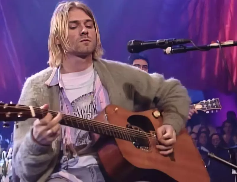 Aworan ti a ko jade ti iṣafihan iyalẹnu adashe Kurt Cobain, 1992
