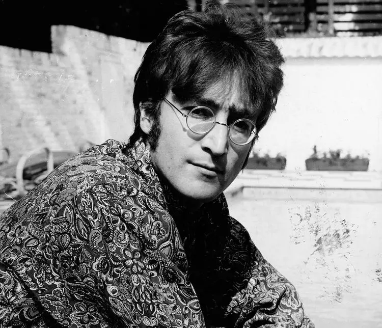 Lalaki John Lennon disebut "gitaris alus getih"