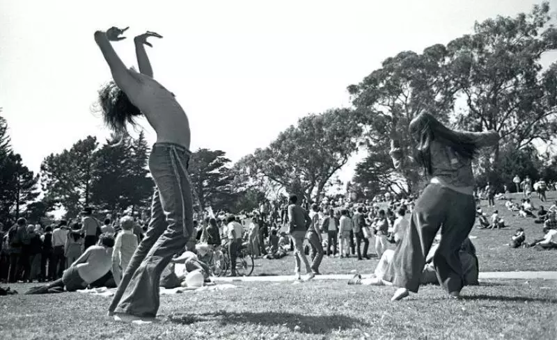 Танцување во паркот Голден Гејт 1967 година
