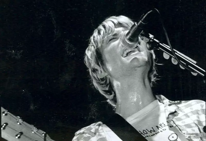Kurt Cobain의 MTV Unplugged 카디건이 경매에 부쳐졌습니다. 소유자가 이유를 설명합니다.
