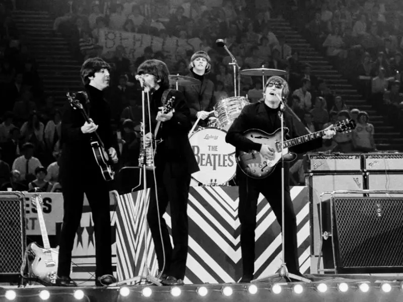 Çima di dawiyê de performansa zindî ya Beatles bi qismî winda dibe