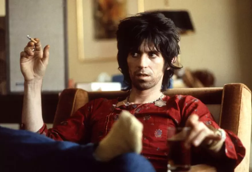 Rolling Stones сарпӯши Кит Ричардсро бартарӣ медиҳад ба асл