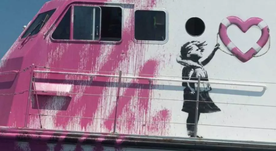 Banksy-k erreskate ontzia bidaltzen du errefuxiatuak salbatzeko