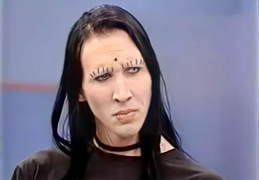 Marilyn Manson defann dwa pou mosh nan Phil Donahue Show