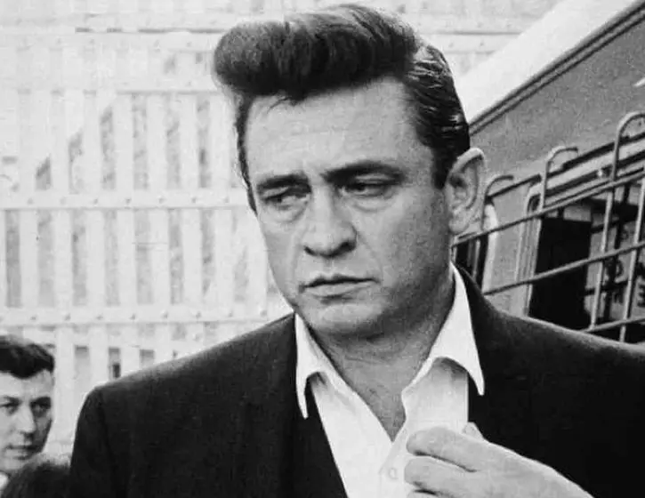 Johnny Cash kantas kovron de irlanda normo "Danny Boy"