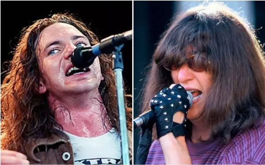 Джоуи Рамон присоединяется к Pearl Jam для исполнения кавера на Dead Boys, 1995 год.