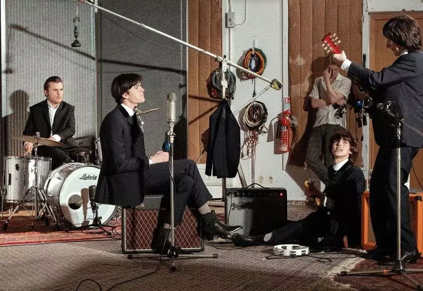 Абвешчаны акцёрскі склад Beatles для біяграфічнага фільма Браяна Эпштэйна «Чалавек Мідас» 15621_2