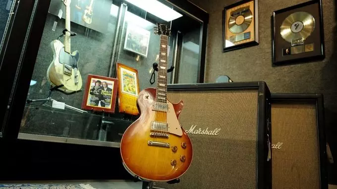Gibson Guitars: wrakselje bedriuw makket earste string fan ûntslach