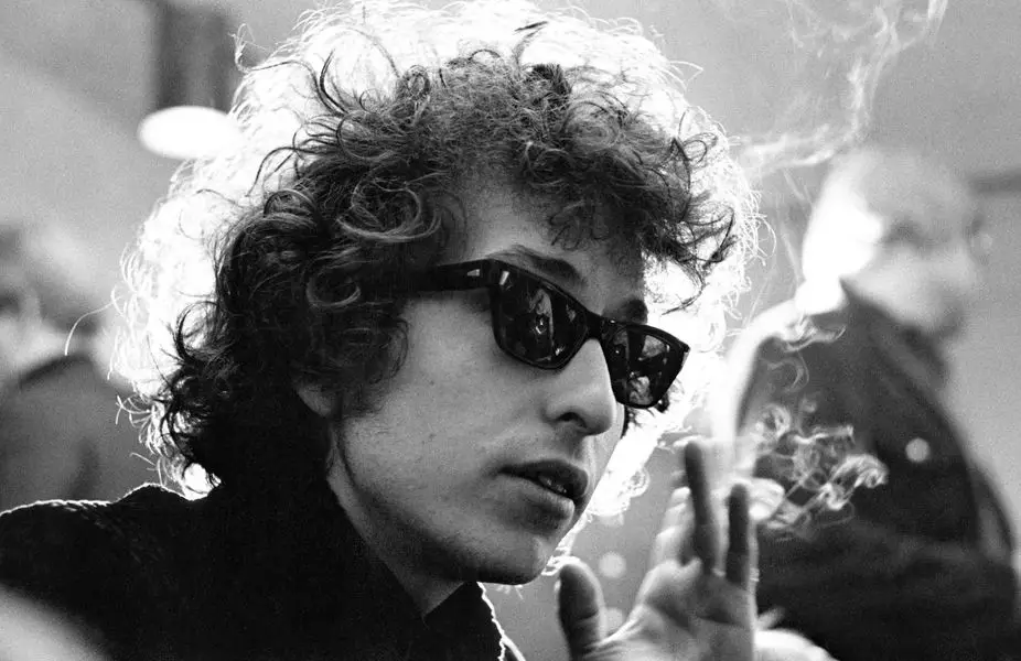 Реакцията на Пол Саймън към Боб Дилън, използващ сценично име