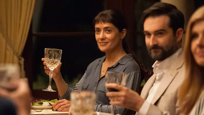 Recenzie de film: Salma Hayek și Chloë Sevigny în „Beatriz la cină” 2148_2