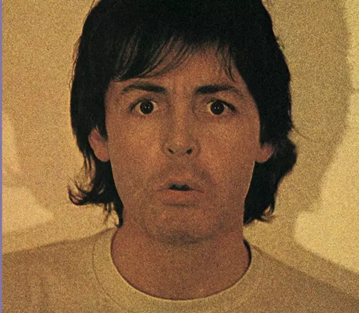 Paul McCartney tau siv cuaj hnub kaw hauv tsev kaw neeg Nyij Pooj