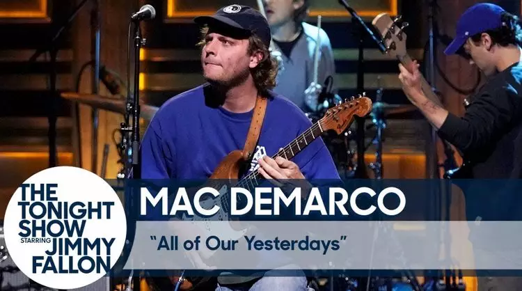 Ara Mac DeMarco jinterpreta 'All Of Our Yesterdays' live fuq Fallon