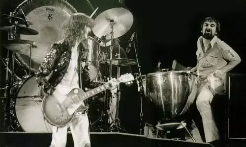 Ibikorwa bya nyuma bya Keith Moon hamwe na Led Zeppelin kuri stage