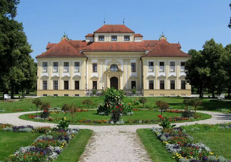 Schloss Lustheim Gartenseite |