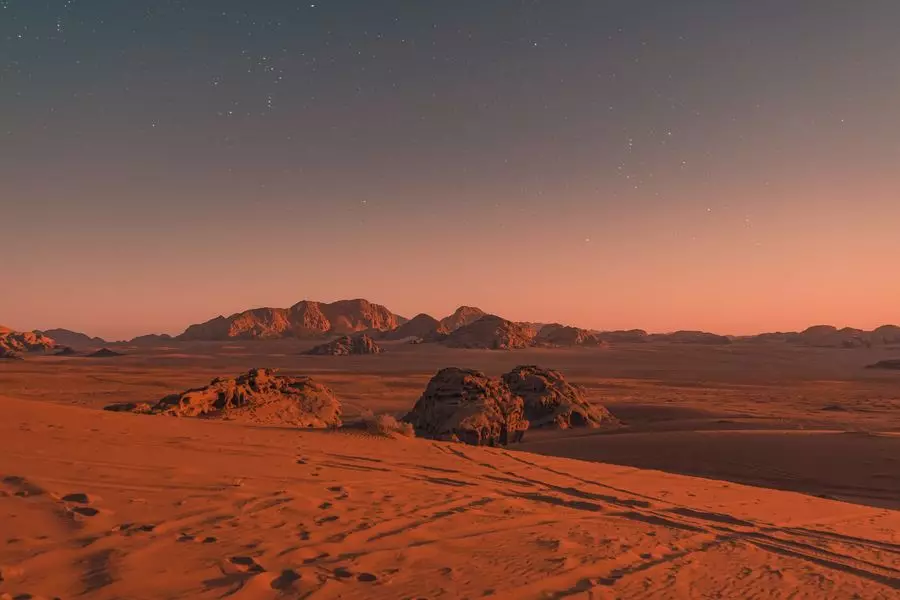 वादी रम, जॉर्डन रेगिस्तान एक अन्य दुनिया के फिल्मांकन स्थान के रूप में उपयोग किया जाता है