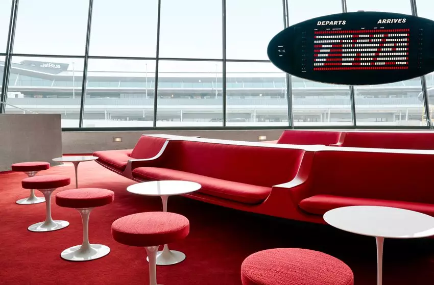 Surrealistyczny hotel inspirowany science fiction na nowojorskim lotnisku JFK 302_1