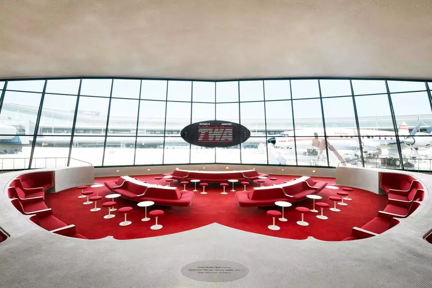 Khách sạn lấy cảm hứng từ khoa học viễn tưởng siêu thực tại Sân bay JFK của New York 302_2