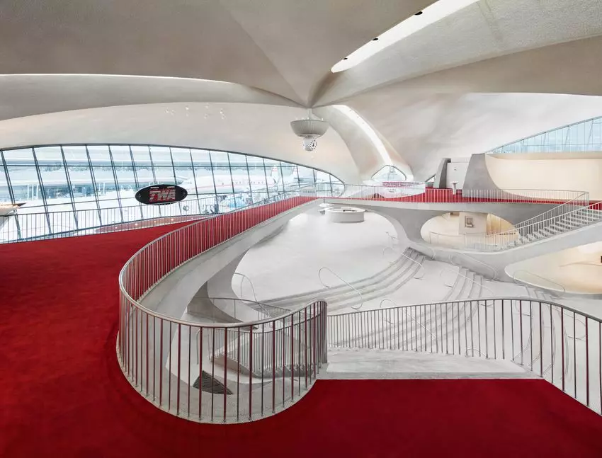 Surrealistický hotel inšpirovaný sci-fi na letisku JFK v New Yorku 302_8