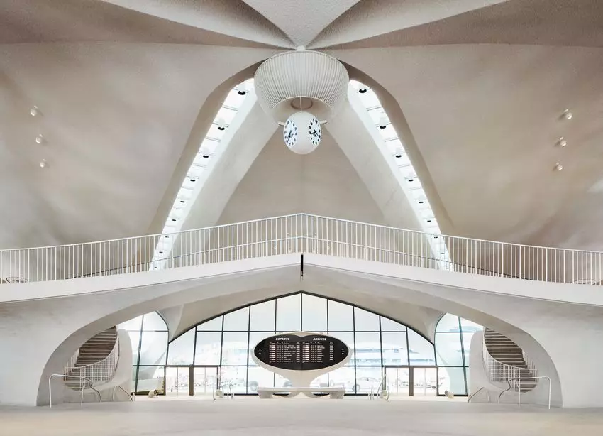 Surrealistický hotel inšpirovaný sci-fi na letisku JFK v New Yorku 302_9