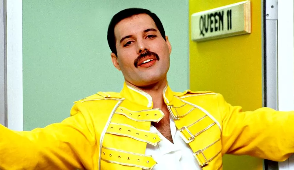 Hidupkan kembali penampilan kuat Queen dari 'Under Pressure' dari 1986