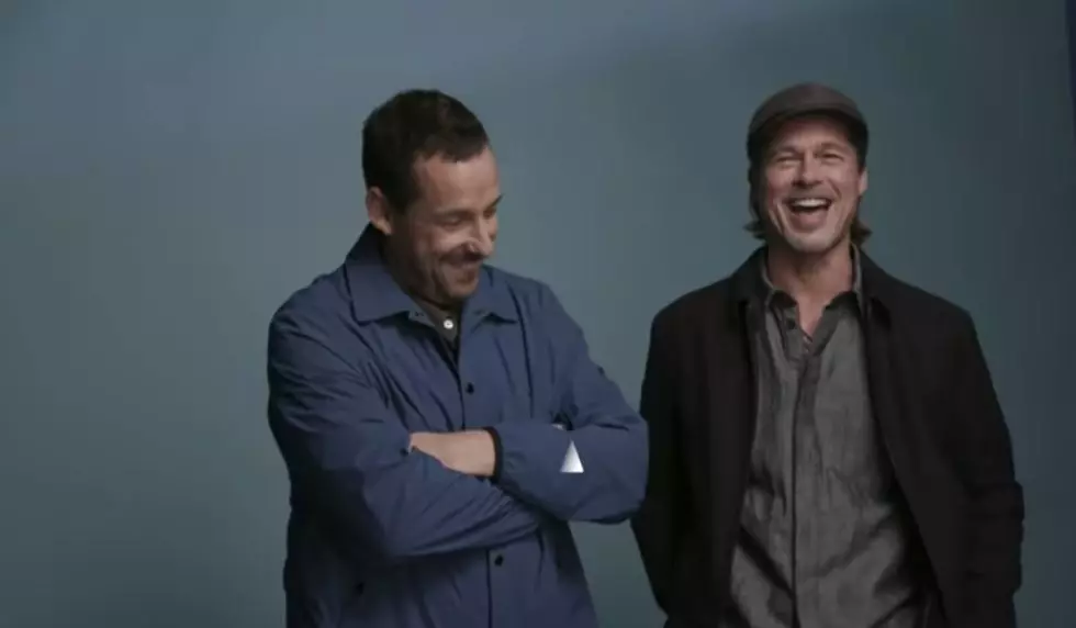 Kijk hoe Brad Pitt en Adam Sandler elkaar interviewen