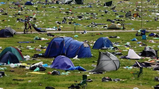 Фестивалите призовават магазините да спрат да продават „фестивални шатри“, за да се борят с високите пластмасови отпадъци