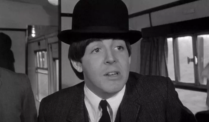 Skaars beeldmateriaal van Paul McCartney wat Helter Skelter skryf, 1968