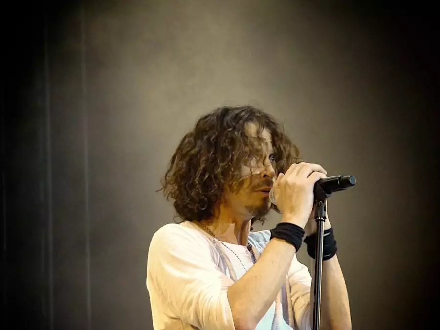 Chris Cornell illou a voz en Soundgarden Black Hole Sun