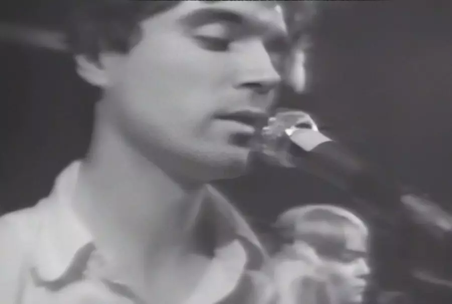 Talking Heads meitsje har CBGB-debút yn seldsume bylden, 1975