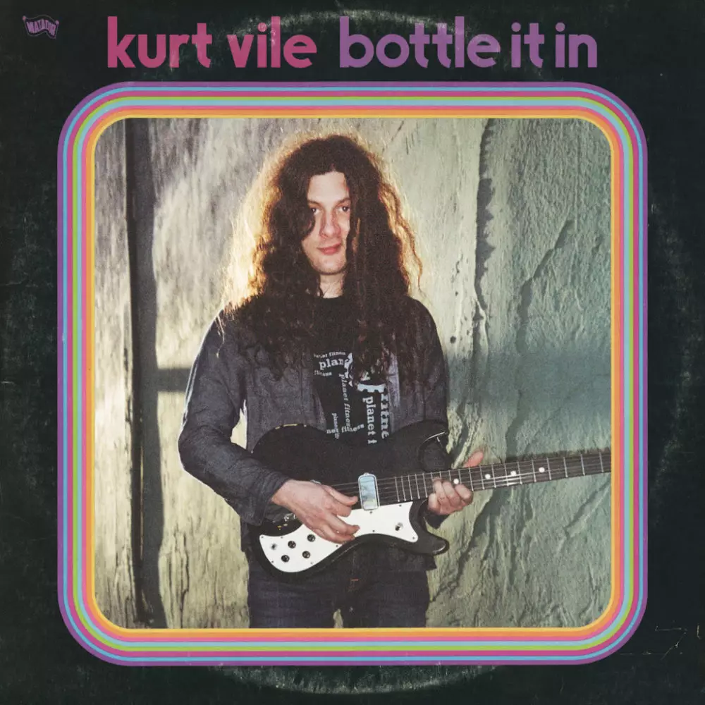Kurt Vile, yeni single'ı "Bassackwards" ile birlikte yeni albümü "Bottle It In"i duyurdu.