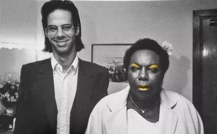 Nick Cave ar an nóiméad bhuail sé leis an Nina Simone i 1999
