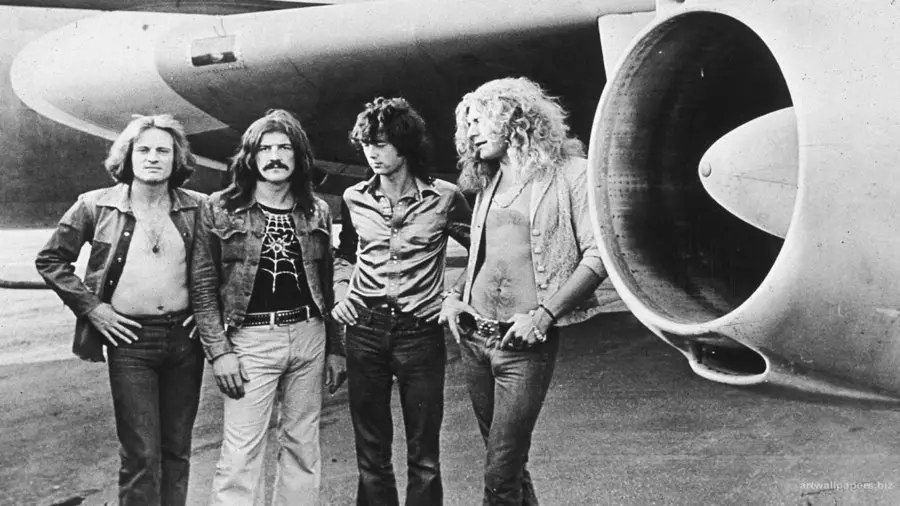 Mae John Bonham a Robert Plant yn ymateb i guro The Beatles
