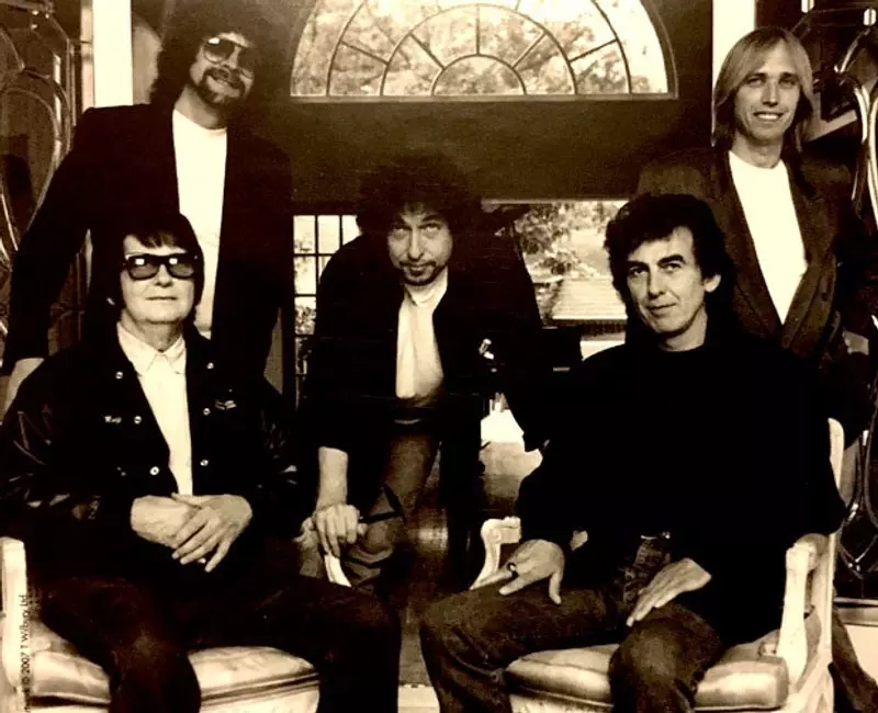 Hivi ndivyo George Harrison alivyounda The Traveling Wilburys