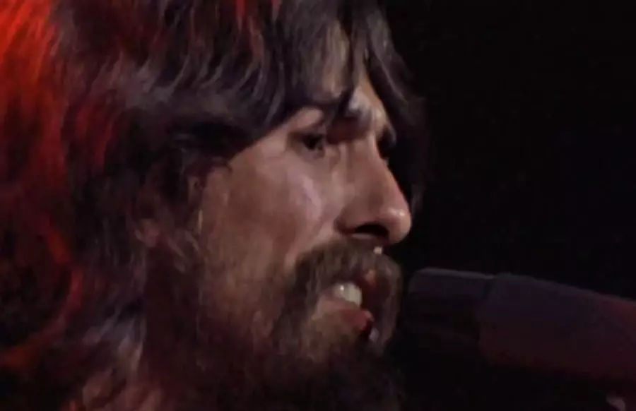 George Harrison toca 'Here Comes The Sun' para Bangladesh