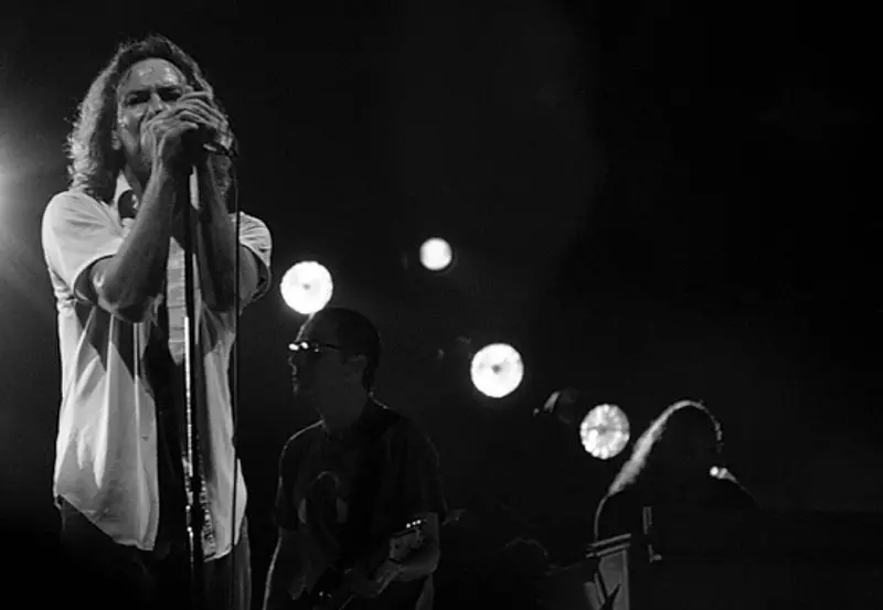 Retas Pearl Jam kadras Lollapaloozoje 1992 m