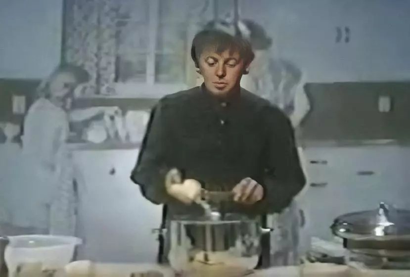 Paul McCartney가 으깬 감자를 만드는 방법을 가르치는 것을 시청하십시오.