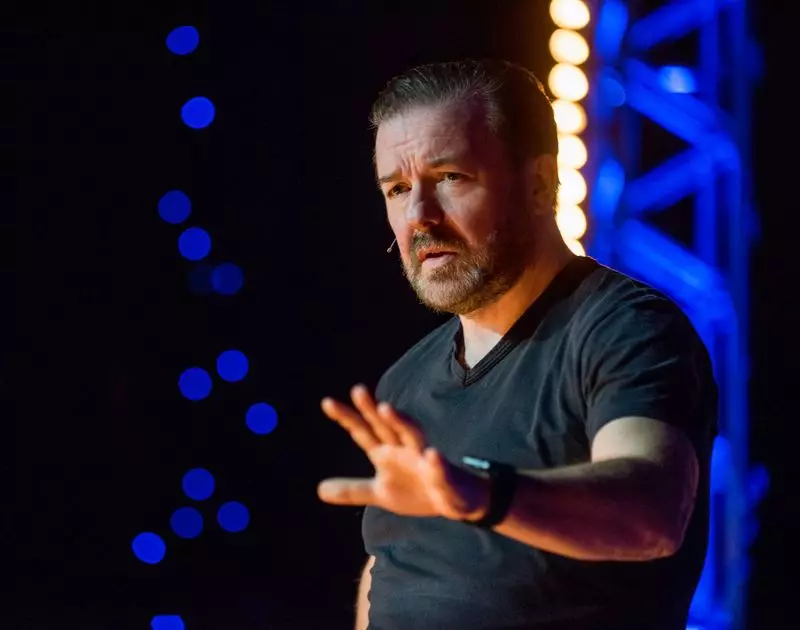 Ricky Gervais mbela lelucon 'tabu' sawise dikritik