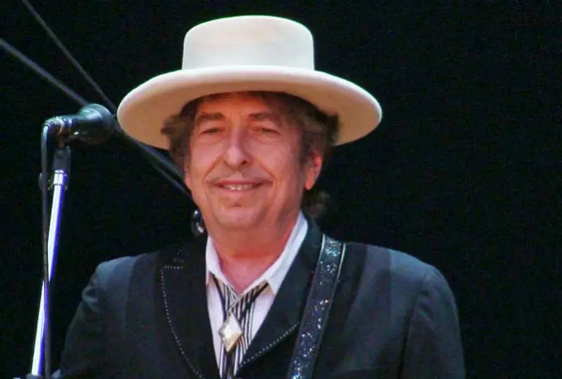 鮑勃·迪倫（Bob Dylan）的“謀殺最多犯規”是他的第一個
