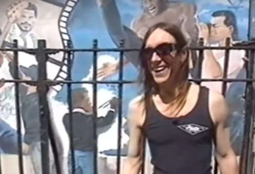 इग्गी पॉप हमें एनवाईसी के लोअर ईस्ट साइड, 1993 के दौरे पर ले जाता है