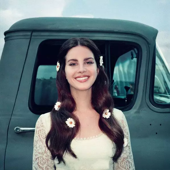 Lana Del Rey berkongsi karya seni untuk buku puisi baharunya