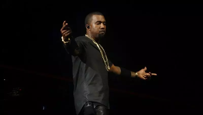 Kanye West per donar G.O.O.D. Els artistes musicals comparteixen els mestres